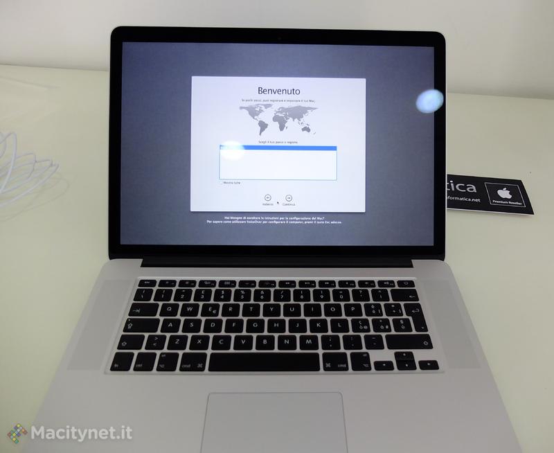 L'unpackaging italiano del primo MacBook Pro Retina - macitynet.it