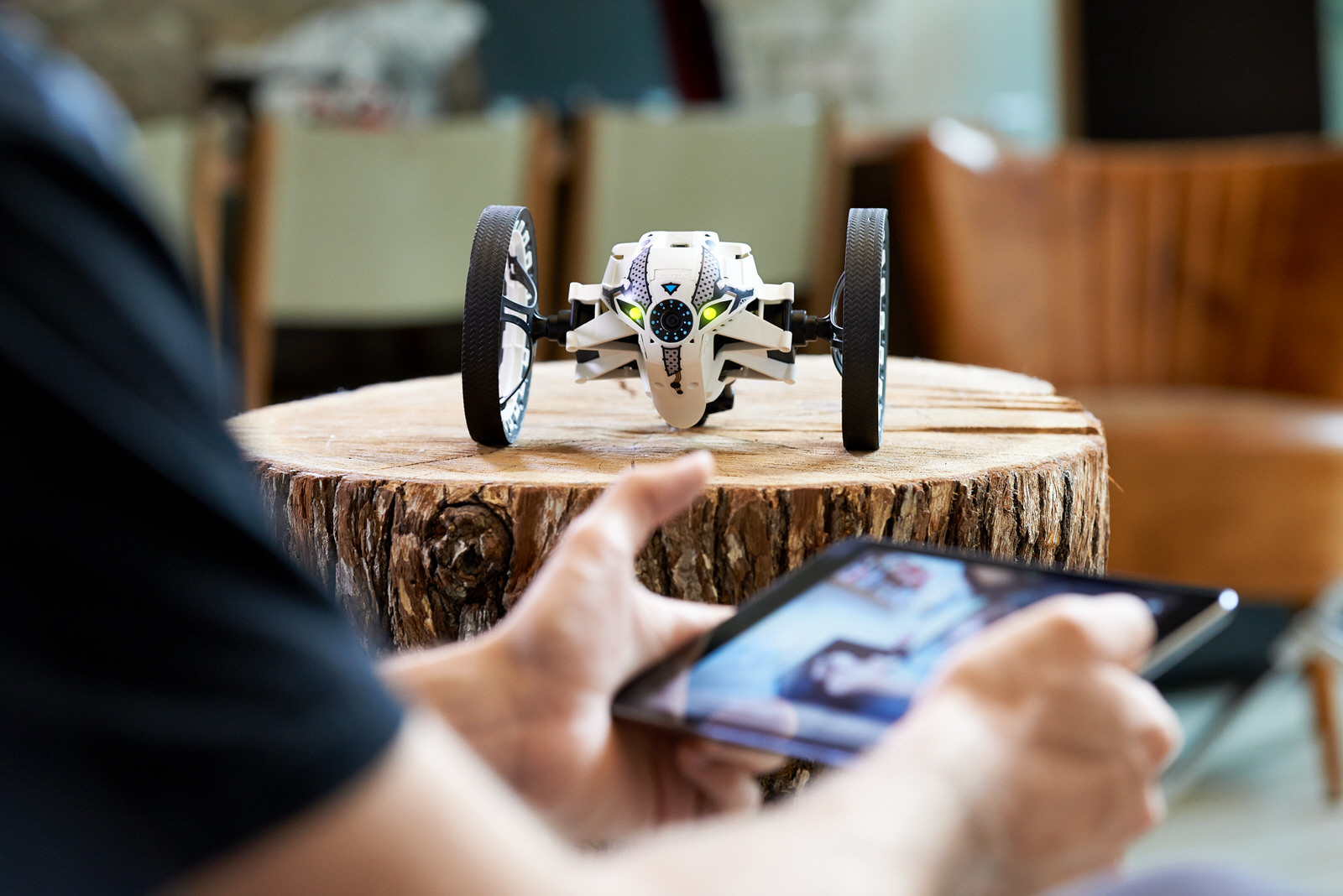 Recensione Parrot Jumping Sumo Roboter, il drone salterino - macitynet.it