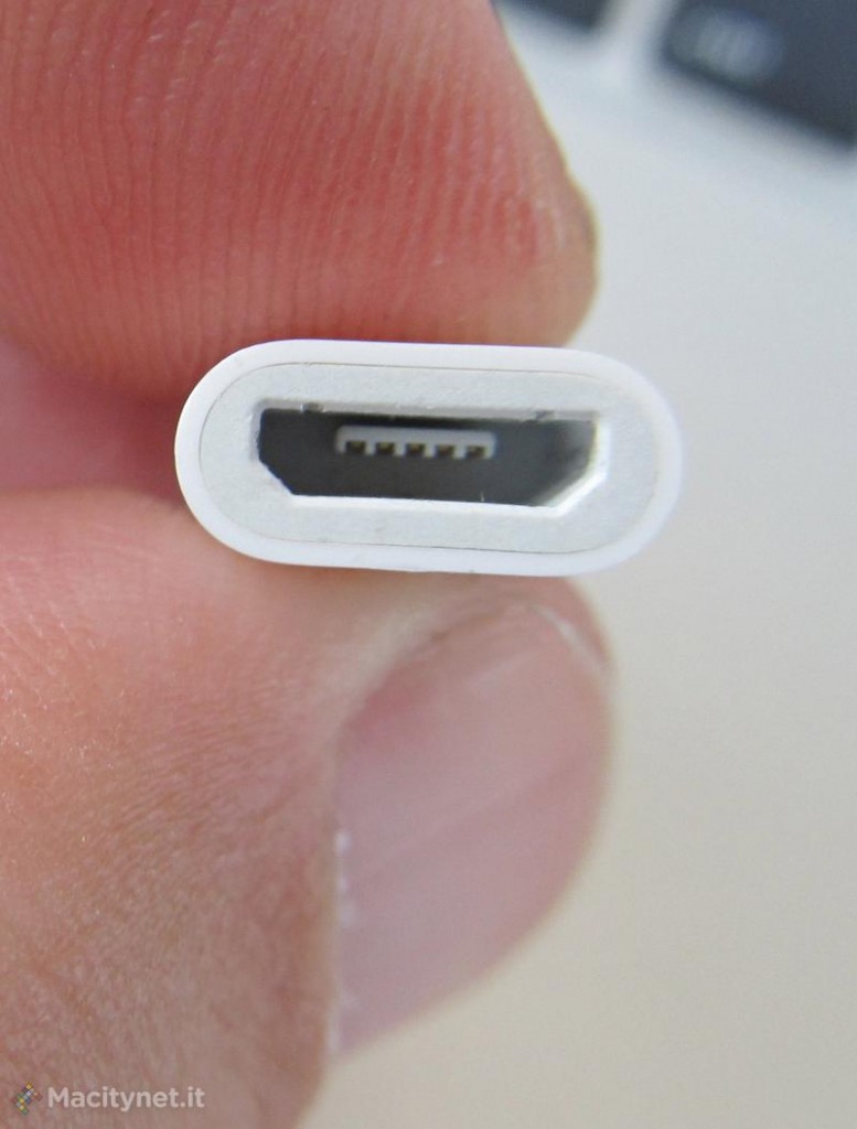 In prova l'accessorio più piccolo e utile per iPhone 5 e nuovi iPod ...