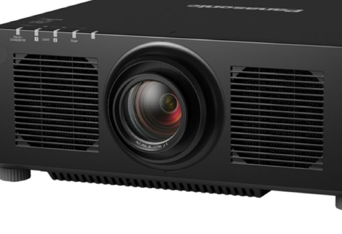 Panasonic PT-RZ120, videoproiettore 4K con luminosità 12.000 lumen ...