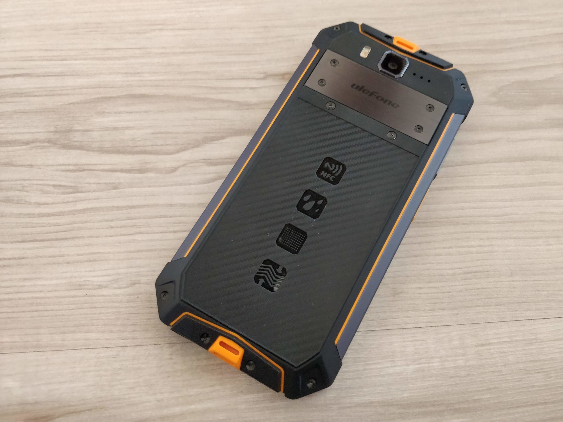 Recensione Armor 3, lo smartphone corazzato con funzione di Walkie ...