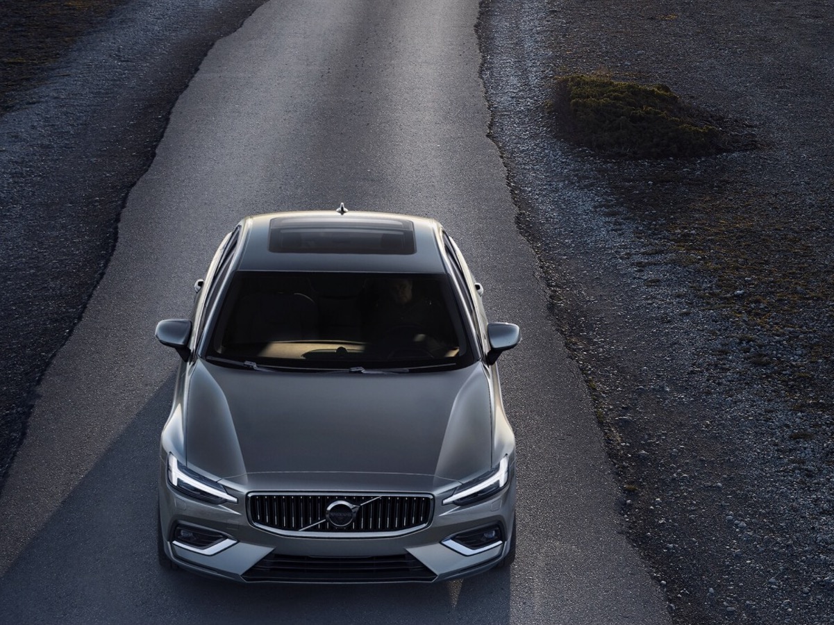 Auto elettrica e batterie assicurate: Volvo Car ha firmato accordi con CATL e LG Chem - macitynet.it