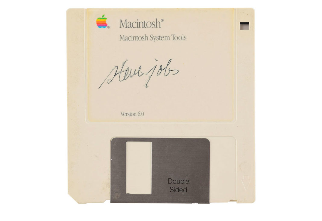 All'asta un floppy disk con la firma di Steve Jobs - macitynet.it