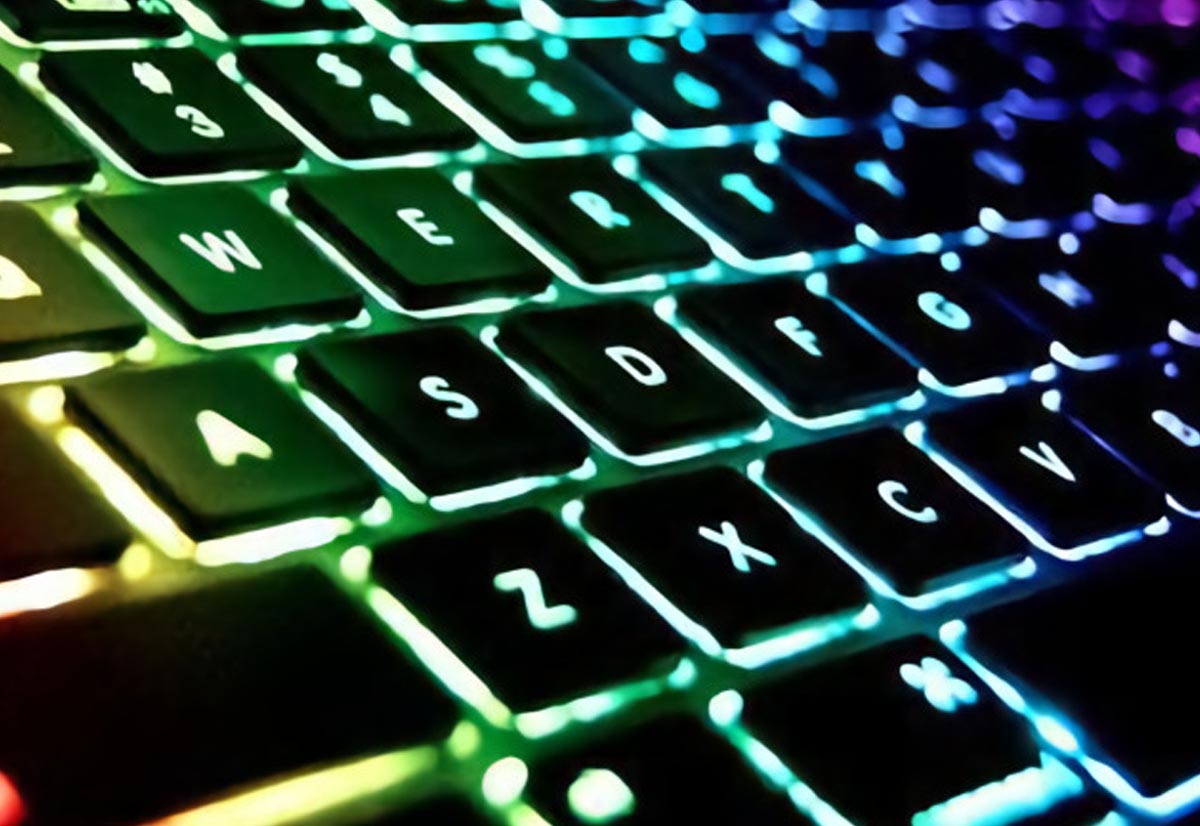 In un brevetto Apple la tastiera in vetro colorato con ...