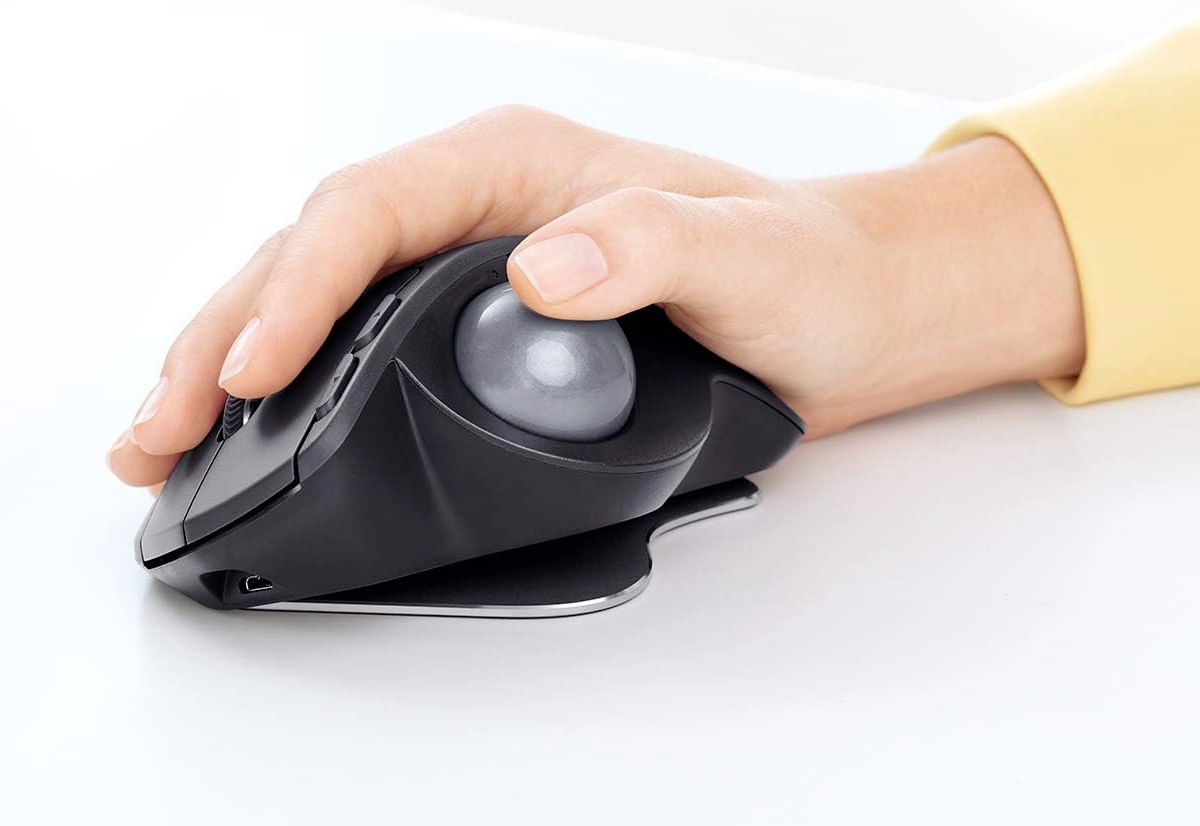 Mouse scomodo? Provate Logitech MX Ergo, ibrido tra mouse e trackpad, a ...