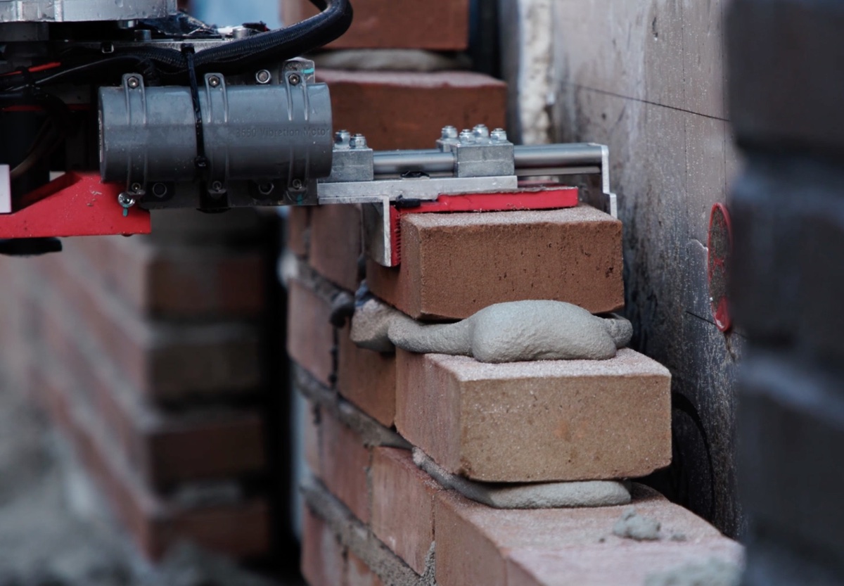 Il robot AI Monumental costruisce muri e case 24 ore al giorno ...