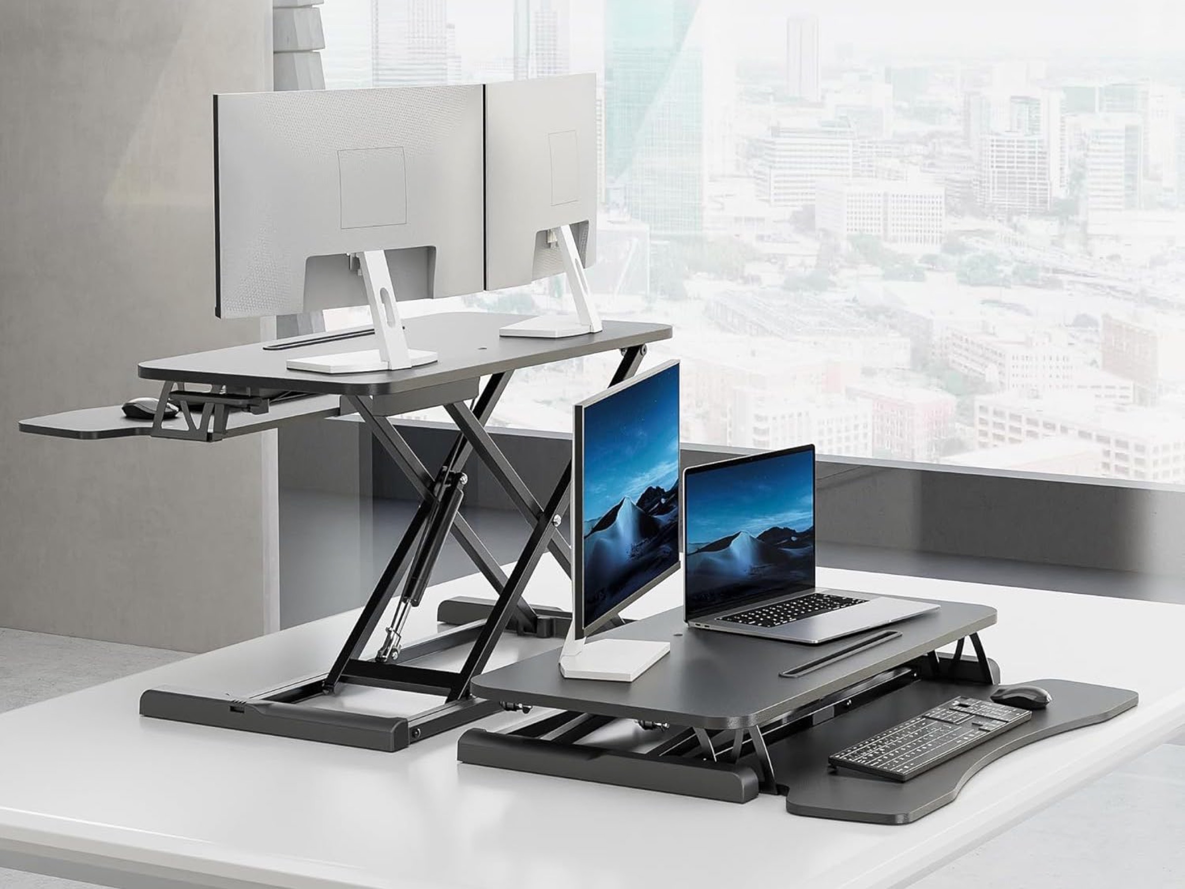 Con BONTEC MD04 si lavora in piedi con Mac e PC su qualsiasi scrivania ...