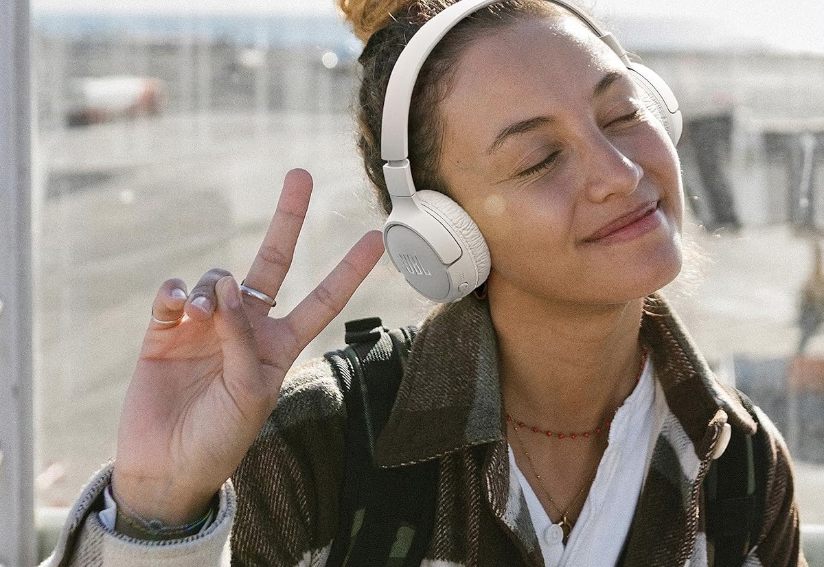 JBL Tune 670NC, cuffie wireless con cancellazione del rumore ora a 64,99 euro - macitynet.it