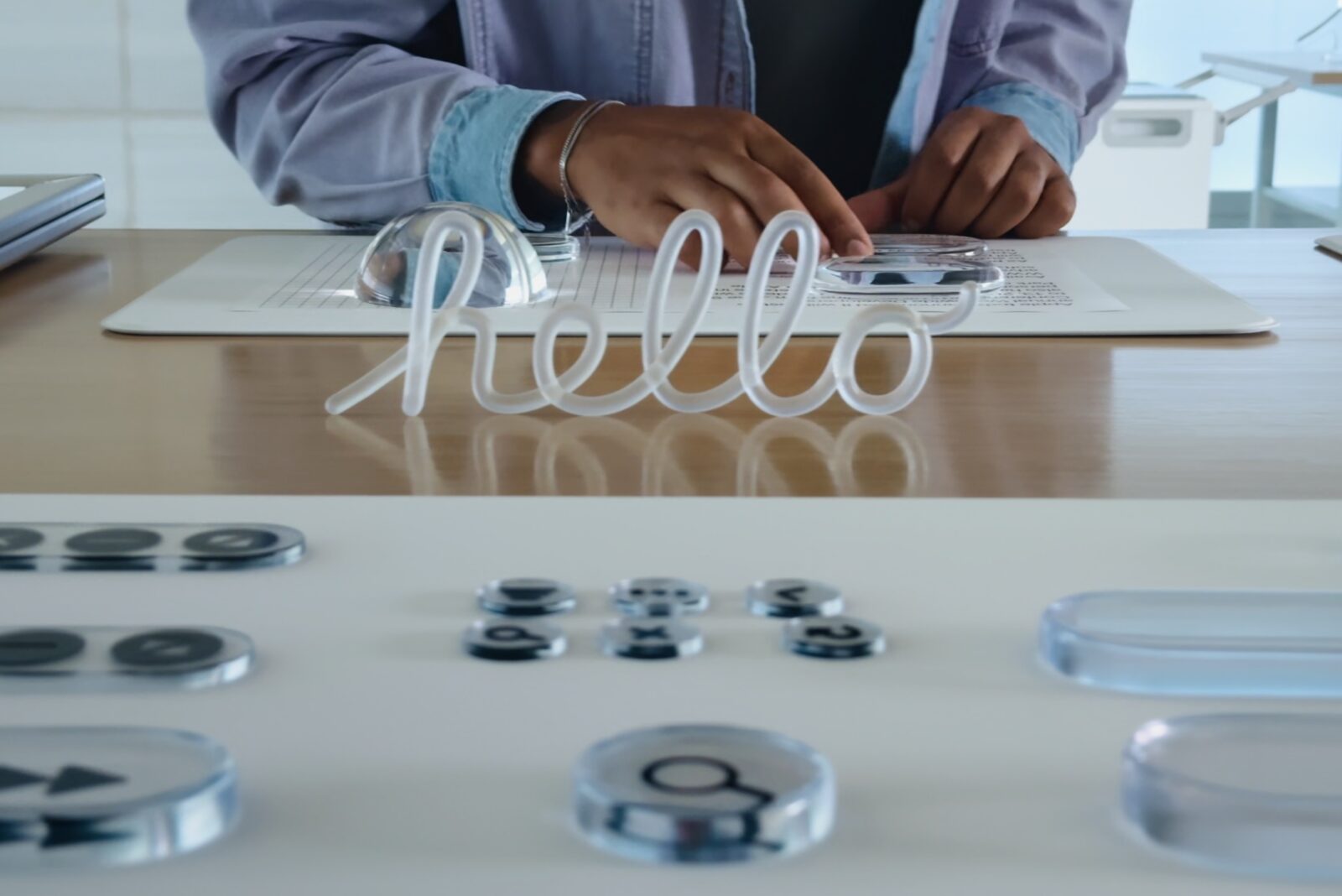 La maledizione di Liquid Glass: iOS 26 ai minimi storici di adozione - macitynet.it