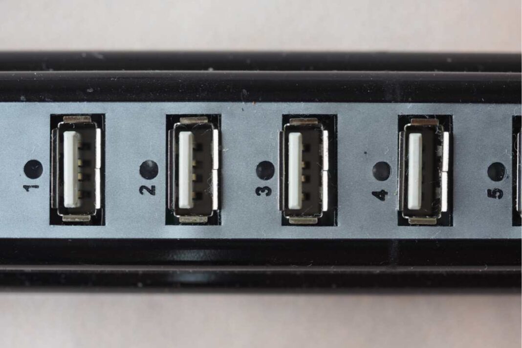 USB, ti sei mai chiesto perché sono di colori diversi? Non è un caso ...